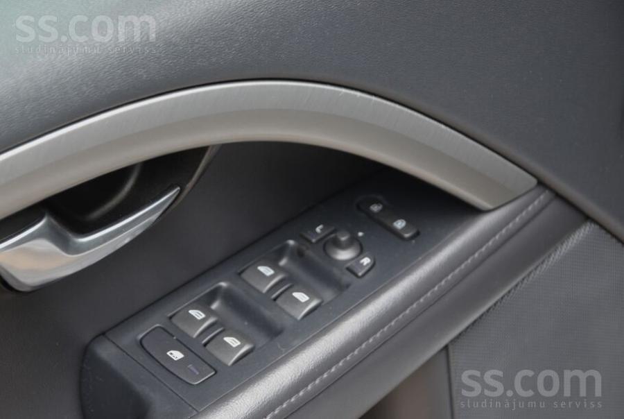 Grey Volvo V70 2014 in Riga, with an engine capacity of 2.00 L and mileage of 335 thousand km for 7790 €, photo 30 on AUTOMOTO.COM.LV