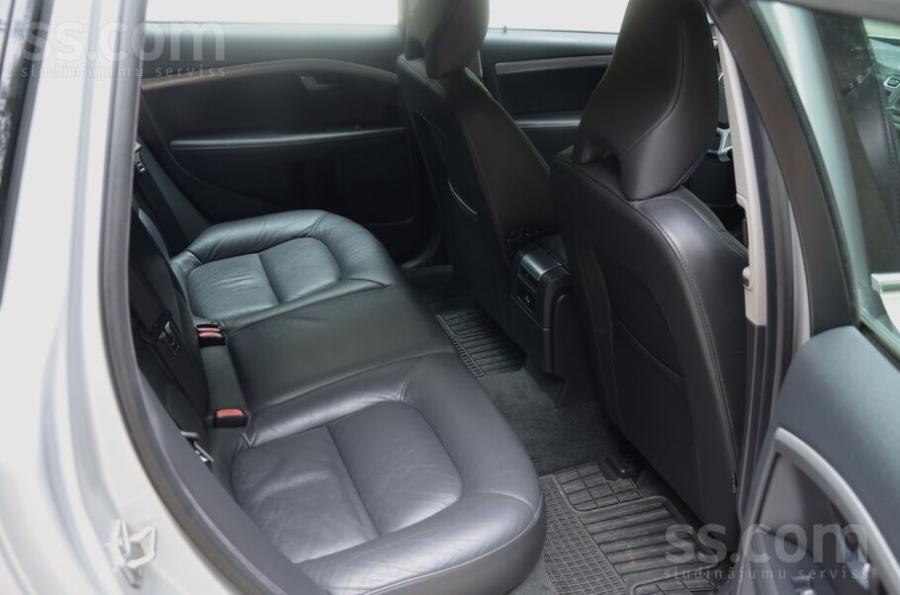 Grey Volvo V70 2014 in Riga, with an engine capacity of 2.00 L and mileage of 335 thousand km for 7790 €, photo 32 on AUTOMOTO.COM.LV