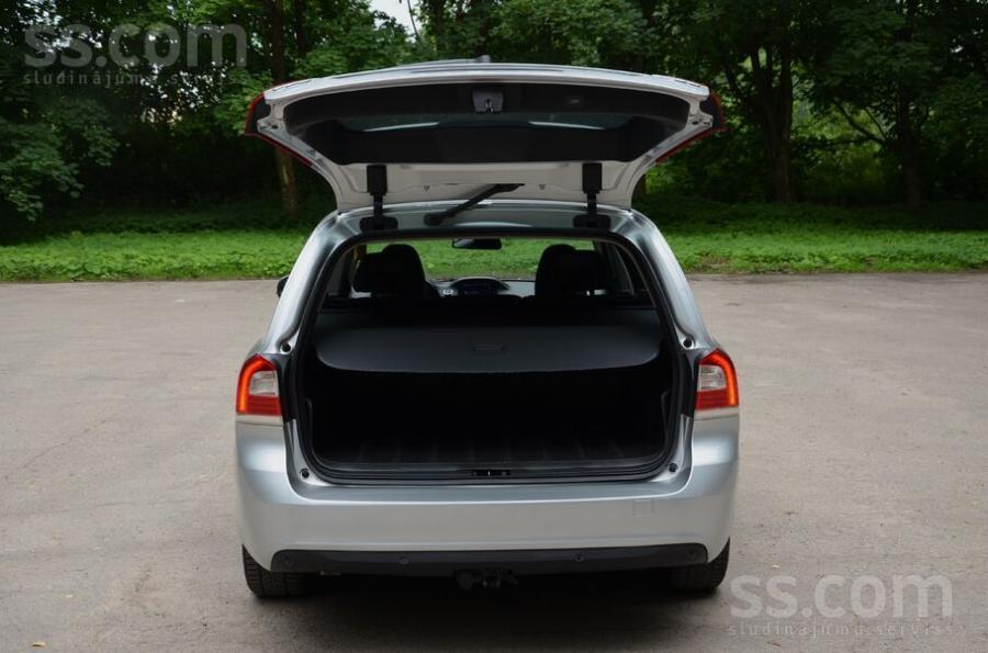Grey Volvo V70 2014 in Riga, with an engine capacity of 2.00 L and mileage of 335 thousand km for 7790 €, photo 33 on AUTOMOTO.COM.LV