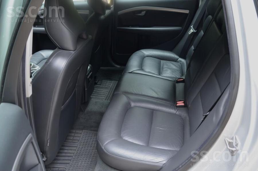 Grey Volvo V70 2014 in Riga, with an engine capacity of 2.00 L and mileage of 335 thousand km for 7790 €, photo 35 on AUTOMOTO.COM.LV