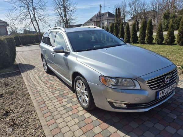 Grey Volvo V70 2014 in Joniskis, with an engine capacity of 1.98 L and mileage of 332 thousand km for 6700 €, photo 1 on AUTOMOTO.COM.LV