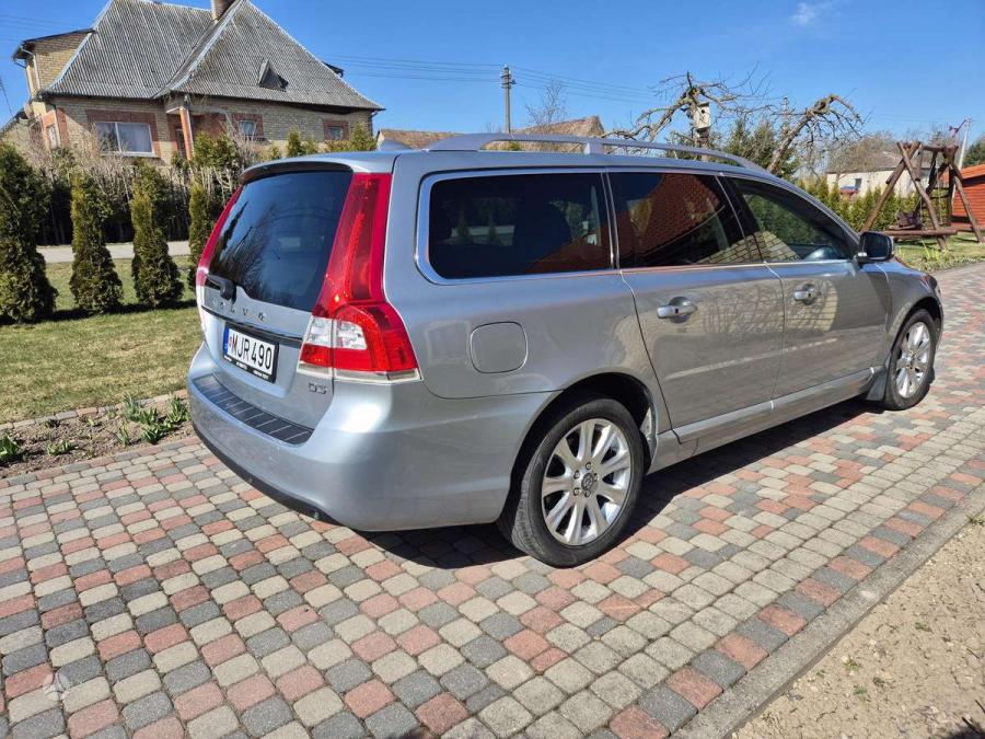 Grey Volvo V70 2014 in Joniskis, with an engine capacity of 1.98 L and mileage of 332 thousand km for 6700 €, photo 7 on AUTOMOTO.COM.LV