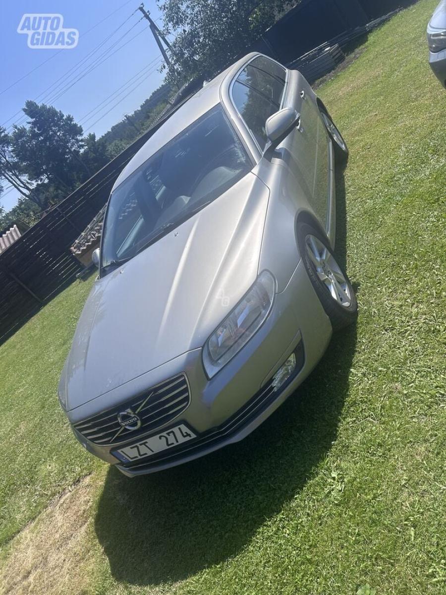 Grey Volvo V70 2014 in Vilnius, with an engine capacity of 1.60 L and mileage of 420 thousand km for 6400 €, photo 1 on AUTOMOTO.COM.LV