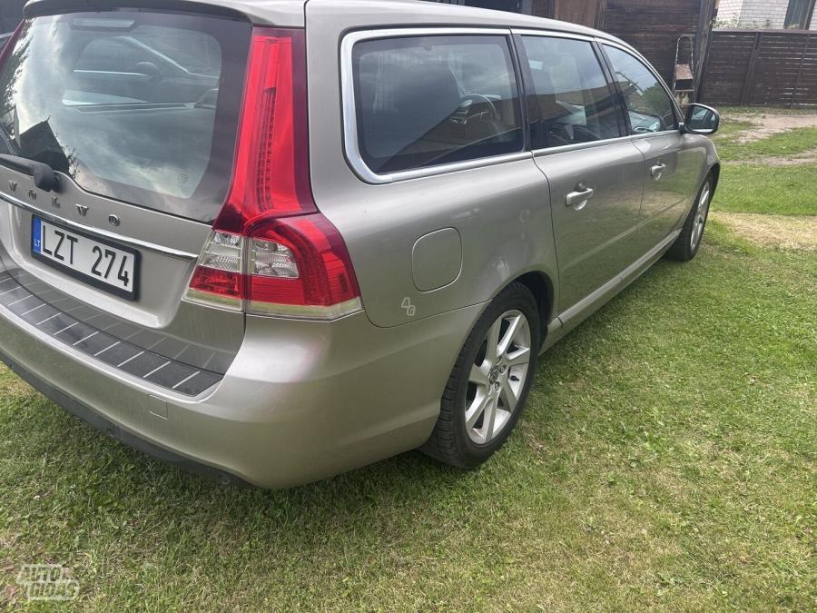 Grey Volvo V70 2014 in Vilnius, with an engine capacity of 1.60 L and mileage of 420 thousand km for 6400 €, photo 4 on AUTOMOTO.COM.LV