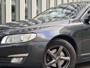 Grey Volvo V70 2014 in Vilnius, with an engine capacity of 1.97 L and mileage of 291 thousand km for 6490 €, photo 3 on AUTOMOTO.COM.LV