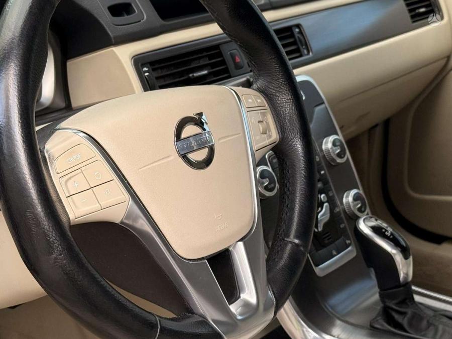 Grey Volvo V70 2014 in Vilnius, with an engine capacity of 1.97 L and mileage of 291 thousand km for 6490 €, photo 12 on AUTOMOTO.COM.LV