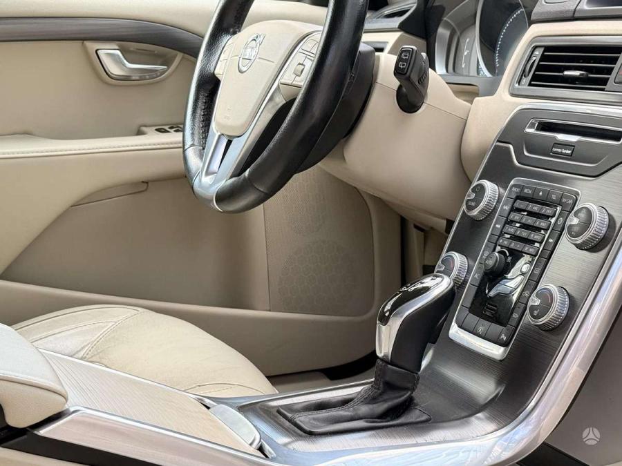Grey Volvo V70 2014 in Vilnius, with an engine capacity of 1.97 L and mileage of 291 thousand km for 6490 €, photo 13 on AUTOMOTO.COM.LV