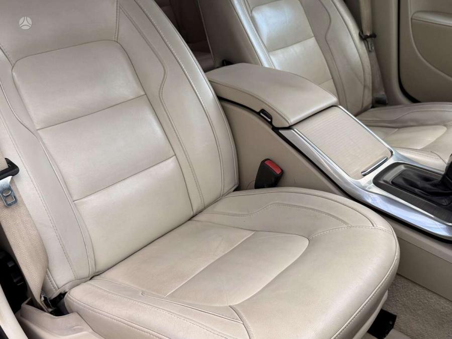 Grey Volvo V70 2014 in Vilnius, with an engine capacity of 1.97 L and mileage of 291 thousand km for 6490 €, photo 14 on AUTOMOTO.COM.LV