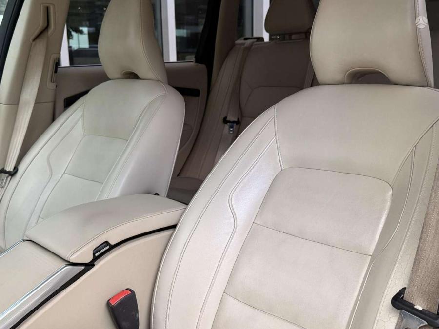 Grey Volvo V70 2014 in Vilnius, with an engine capacity of 1.97 L and mileage of 291 thousand km for 6490 €, photo 15 on AUTOMOTO.COM.LV