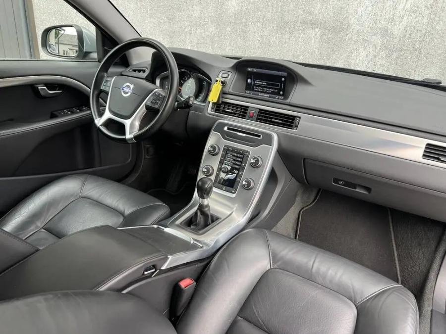 Grey Volvo V70 2014 in Liepaja, with an engine capacity of 1.60 L and mileage of 265 thousand km for 6250 €, photo 7 on AUTOMOTO.COM.LV