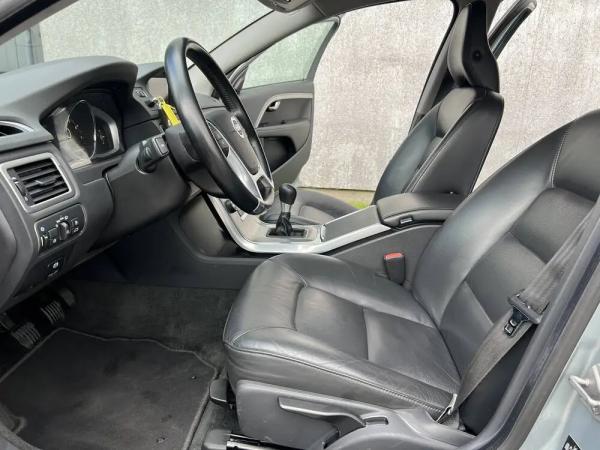 Grey Volvo V70 2014 in Liepaja, with an engine capacity of 1.60 L and mileage of 265 thousand km for 6250 €, photo 7 on AUTOMOTO.COM.LV
