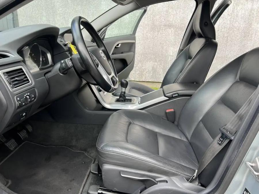 Grey Volvo V70 2014 in Liepaja, with an engine capacity of 1.60 L and mileage of 265 thousand km for 6250 €, photo 8 on AUTOMOTO.COM.LV