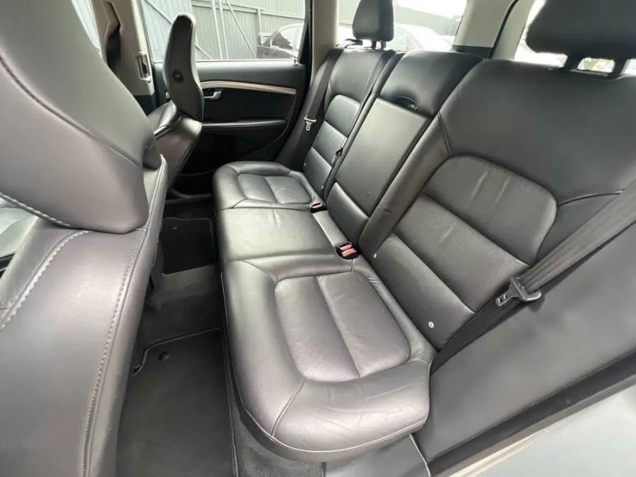 Grey Volvo V70 2014 in Liepaja, with an engine capacity of 1.60 L and mileage of 265 thousand km for 6250 €, photo 12 on AUTOMOTO.COM.LV