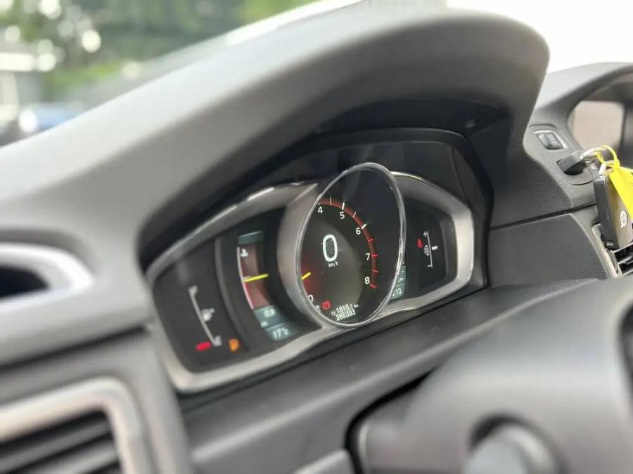 Grey Volvo V70 2014 in Liepaja, with an engine capacity of 1.60 L and mileage of 265 thousand km for 6250 €, photo 13 on AUTOMOTO.COM.LV