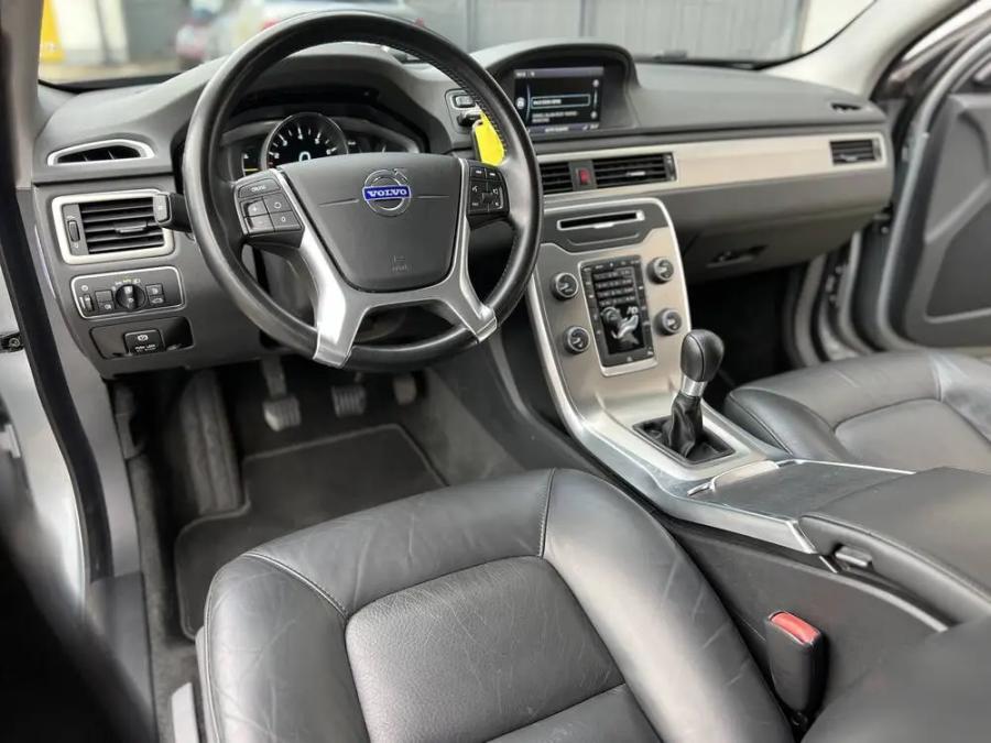 Grey Volvo V70 2014 in Liepaja, with an engine capacity of 1.60 L and mileage of 265 thousand km for 6250 €, photo 15 on AUTOMOTO.COM.LV