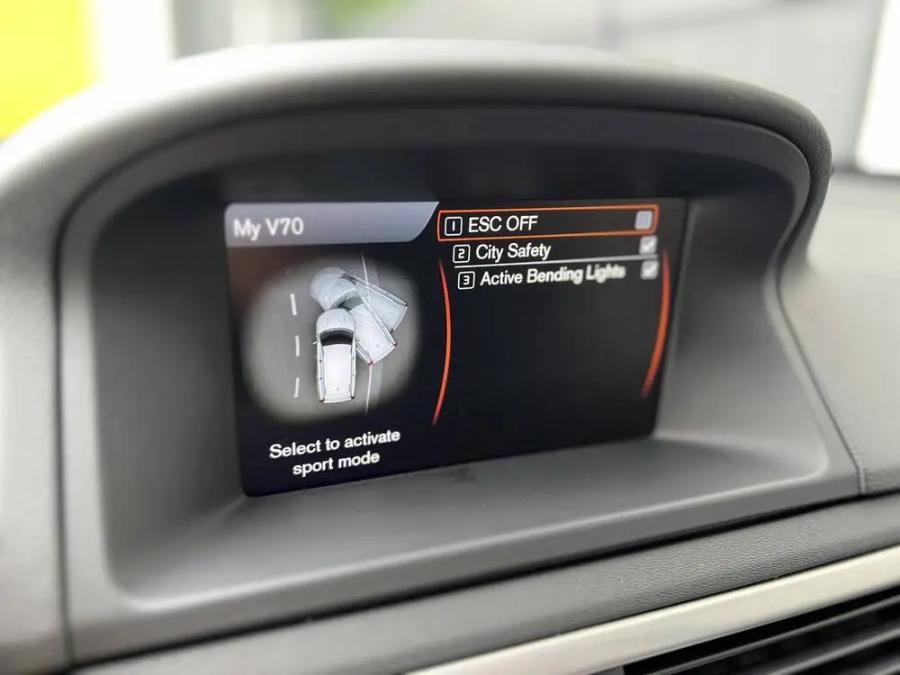 Grey Volvo V70 2014 in Liepaja, with an engine capacity of 1.60 L and mileage of 265 thousand km for 6250 €, photo 17 on AUTOMOTO.COM.LV