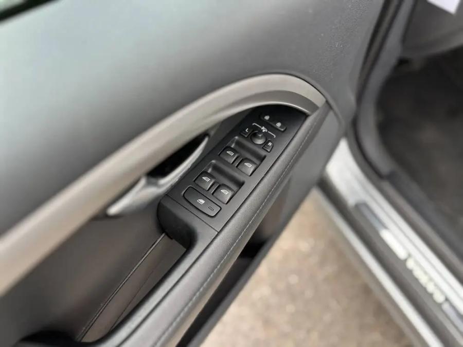 Grey Volvo V70 2014 in Liepaja, with an engine capacity of 1.60 L and mileage of 265 thousand km for 6250 €, photo 19 on AUTOMOTO.COM.LV