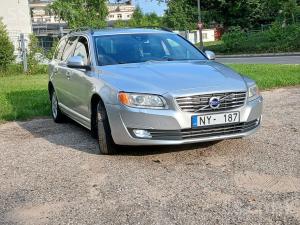 Grey Volvo V70 2014 in Riga, with an engine capacity of 2.00 L and mileage of 250 thousand km for 6200 €, photo 1 on AUTOMOTO.COM.LV