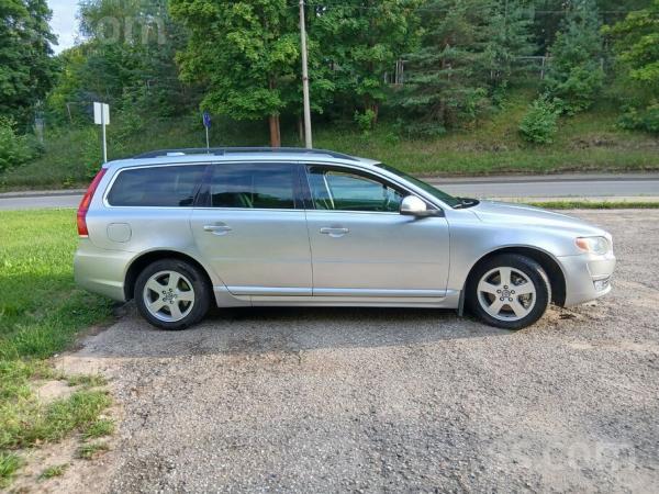 Grey Volvo V70 2014 in Riga, with an engine capacity of 2.00 L and mileage of 250 thousand km for 6200 €, photo 3 on AUTOMOTO.COM.LV