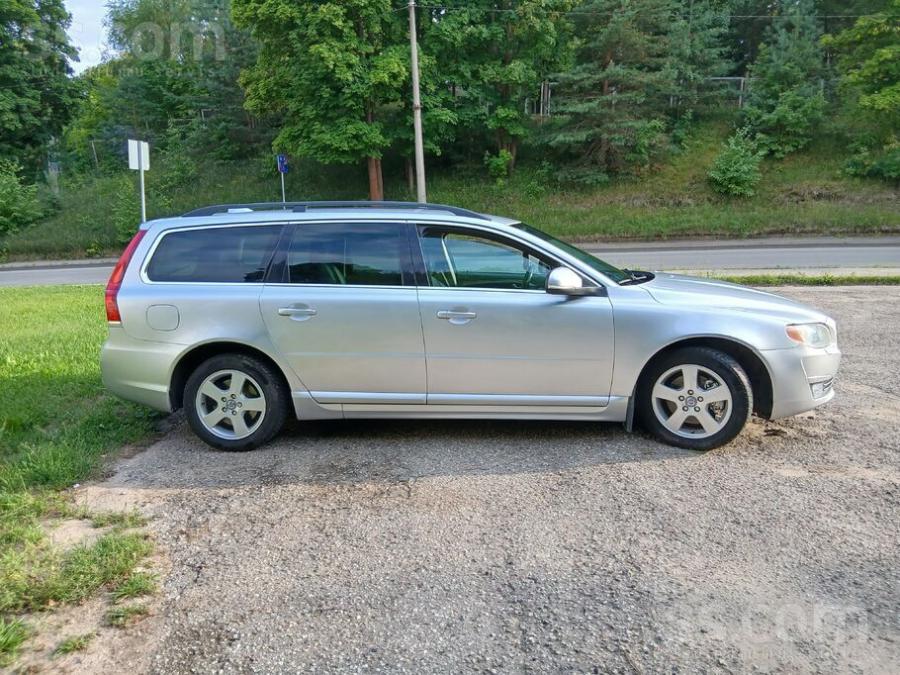 Pelēks Volvo V70 2014 Rīga, ar dzinēja tilpumu 2.00 L un nobraukumu 250 tūkst. km par 6200 €, foto 4 vietnē AUTOMOTO.COM.LV