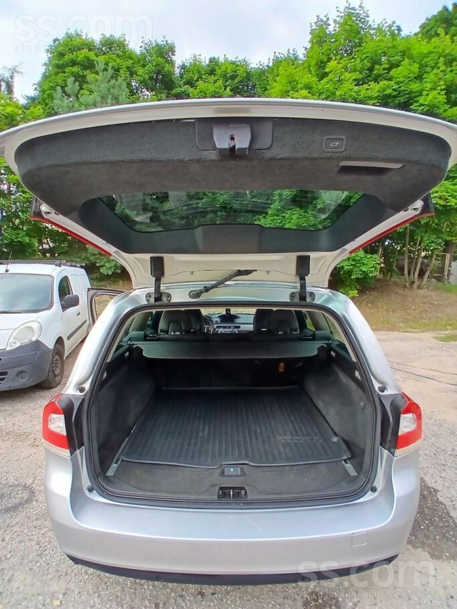 Pelēks Volvo V70 2014 Rīga, ar dzinēja tilpumu 2.00 L un nobraukumu 250 tūkst. km par 6200 €, foto 9 vietnē AUTOMOTO.COM.LV