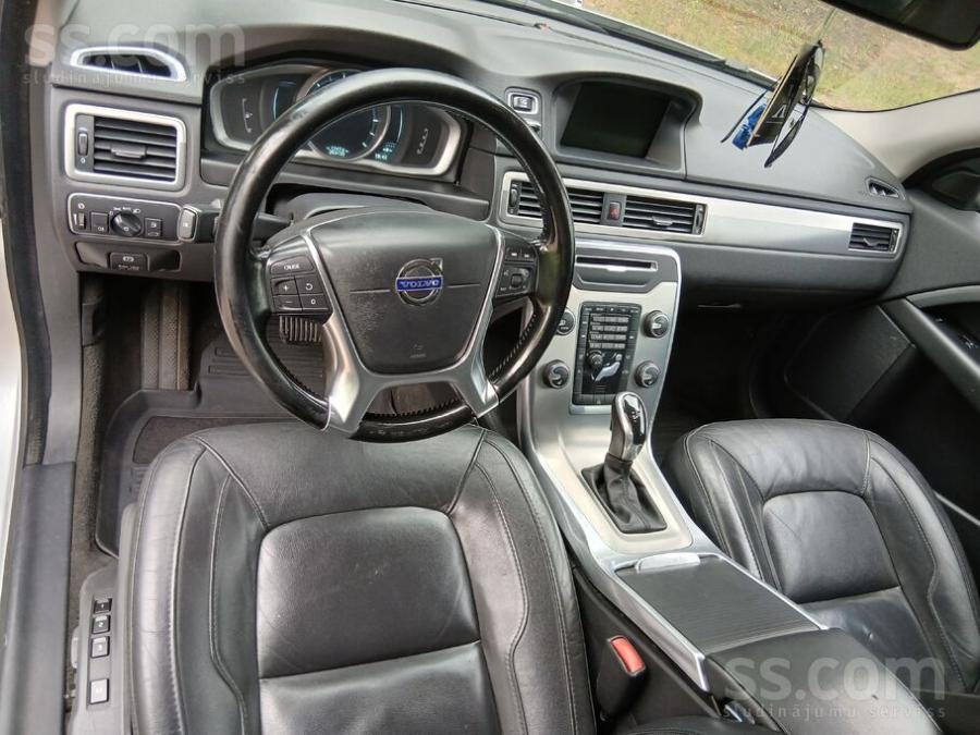 Pelēks Volvo V70 2014 Rīga, ar dzinēja tilpumu 2.00 L un nobraukumu 250 tūkst. km par 5900 €, foto 7 vietnē AUTOMOTO.COM.LV