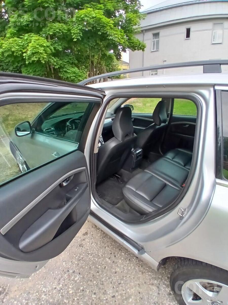 Pelēks Volvo V70 2014 Rīga, ar dzinēja tilpumu 2.00 L un nobraukumu 250 tūkst. km par 5900 €, foto 8 vietnē AUTOMOTO.COM.LV