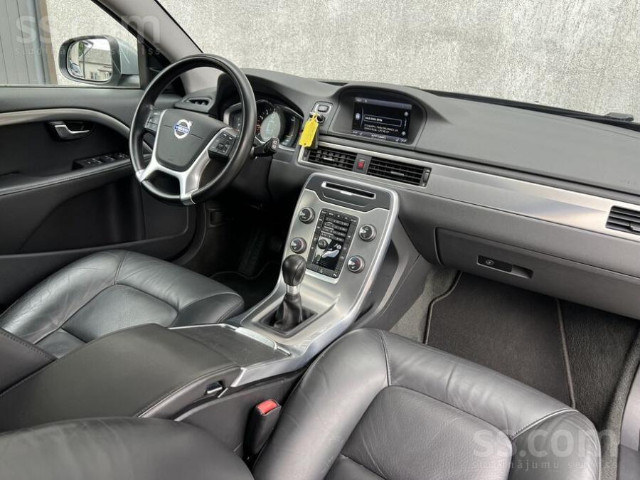 Grey Volvo V70 2014 in Liepaja, with an engine capacity of 1.60 L and mileage of 265 thousand km for 6250 €, photo 13 on AUTOMOTO.COM.LV