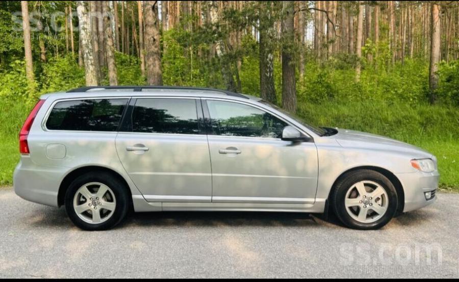 Grey Volvo V70 2014 in Riga, with an engine capacity of 2.00 L and mileage of 250 thousand km for 5900 €, photo 4 on AUTOMOTO.COM.LV
