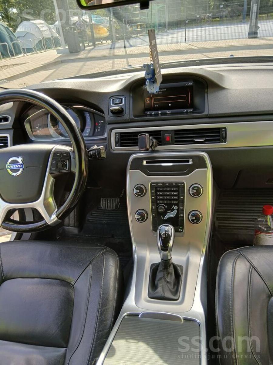 Grey Volvo V70 2014 in Riga, with an engine capacity of 2.00 L and mileage of 250 thousand km for 5900 €, photo 8 on AUTOMOTO.COM.LV