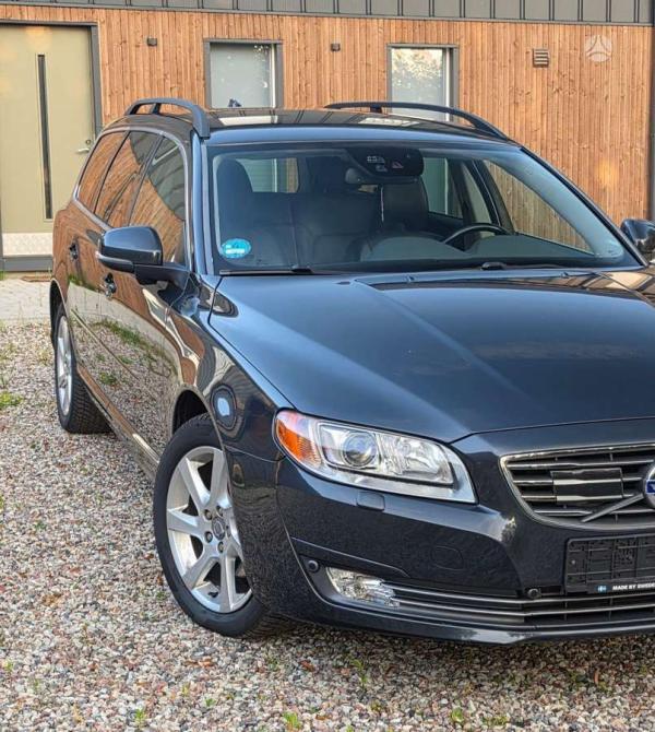 Volvo V70 2014 in Raseiniai on AUTOMOTO.COM.LV Grey Volvo V70 2014 in Raseiniai, with an engine capacity of 1.97 L and mileage of 220 thousand km for 7299 €, photo 3 on AUTOMOTO.COM.LV