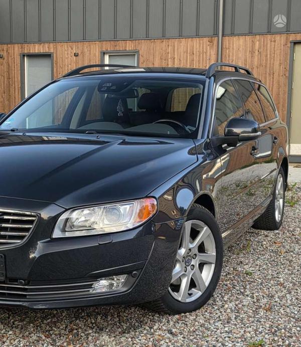 Volvo V70 2014 in Raseiniai on AUTOMOTO.COM.LV Grey Volvo V70 2014 in Raseiniai, with an engine capacity of 1.97 L and mileage of 220 thousand km for 7299 €, photo 5 on AUTOMOTO.COM.LV