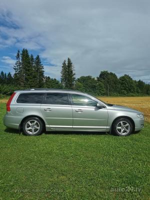 Pelēks Volvo V70 2014 Narva, ar dzinēja tilpumu 2.00 L un nobraukumu 398 tūkst. km par 6500 €, foto 4 vietnē AUTOMOTO.COM.LV