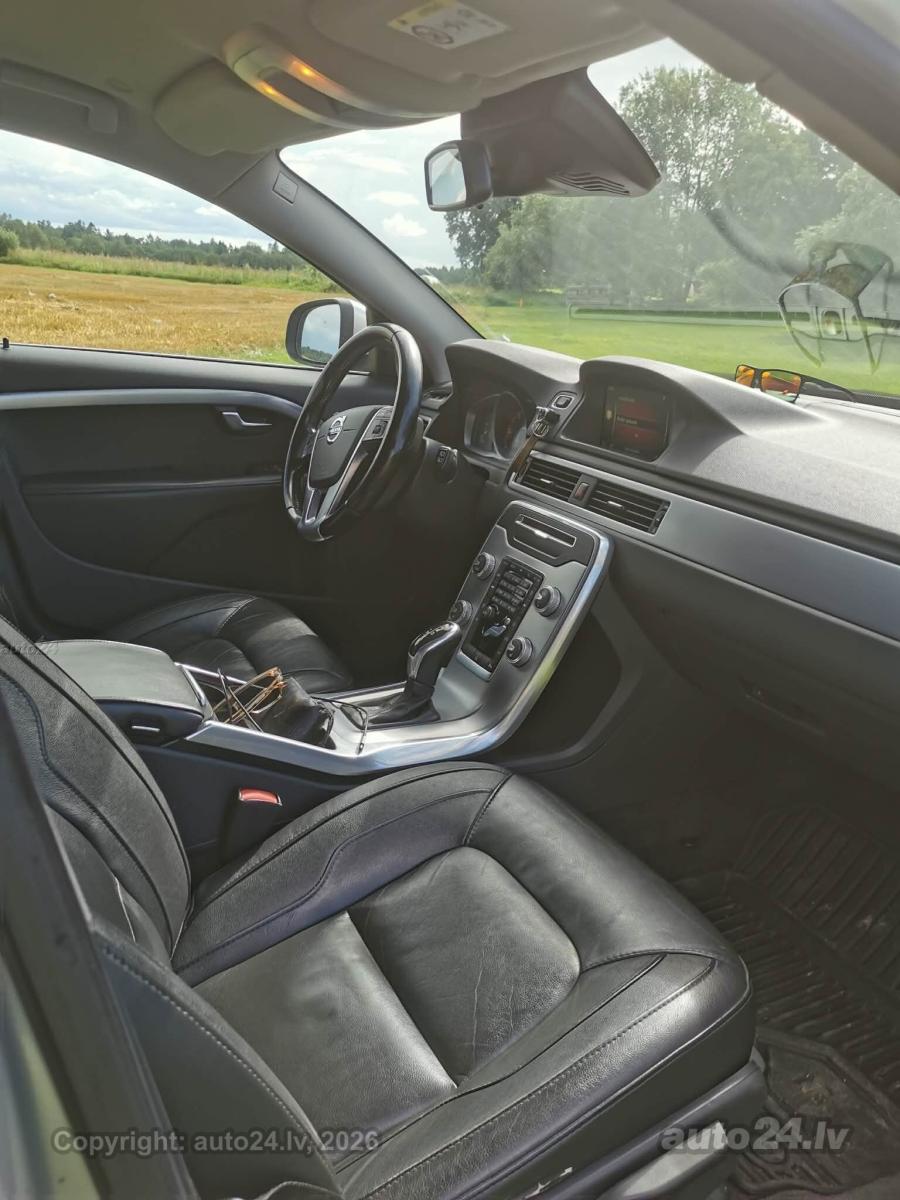 Pelēks Volvo V70 2014 Narva, ar dzinēja tilpumu 2.00 L un nobraukumu 398 tūkst. km par 6500 €, foto 14 vietnē AUTOMOTO.COM.LV