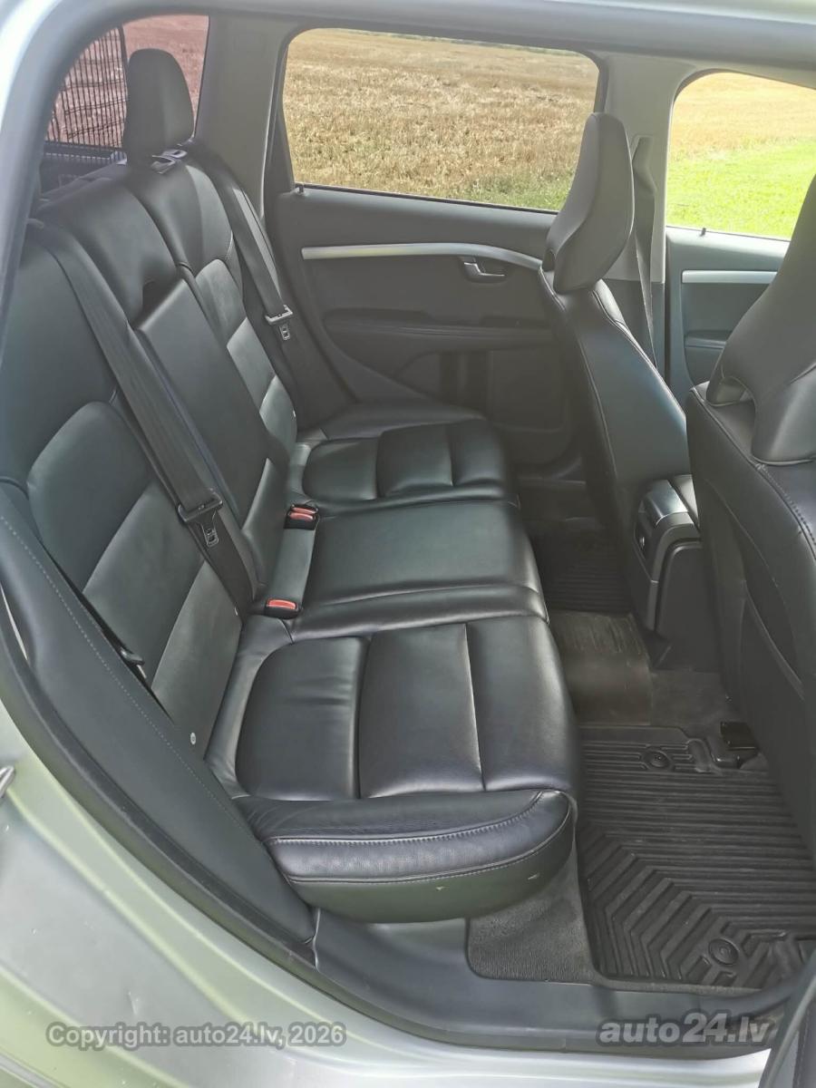 Pelēks Volvo V70 2014 Narva, ar dzinēja tilpumu 2.00 L un nobraukumu 398 tūkst. km par 6500 €, foto 16 vietnē AUTOMOTO.COM.LV