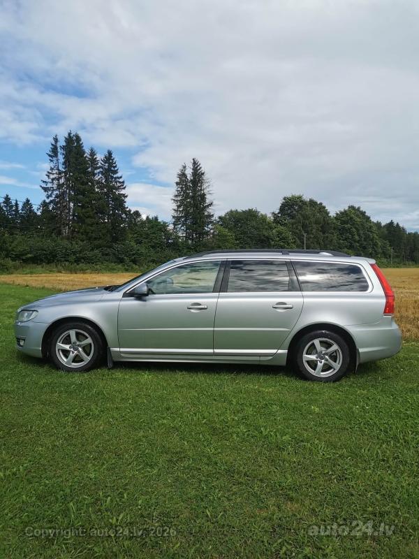 Pelēks Volvo V70 2014 Narva, ar dzinēja tilpumu 2.00 L un nobraukumu 398 tūkst. km par 6500 €, foto 5 vietnē AUTOMOTO.COM.LV