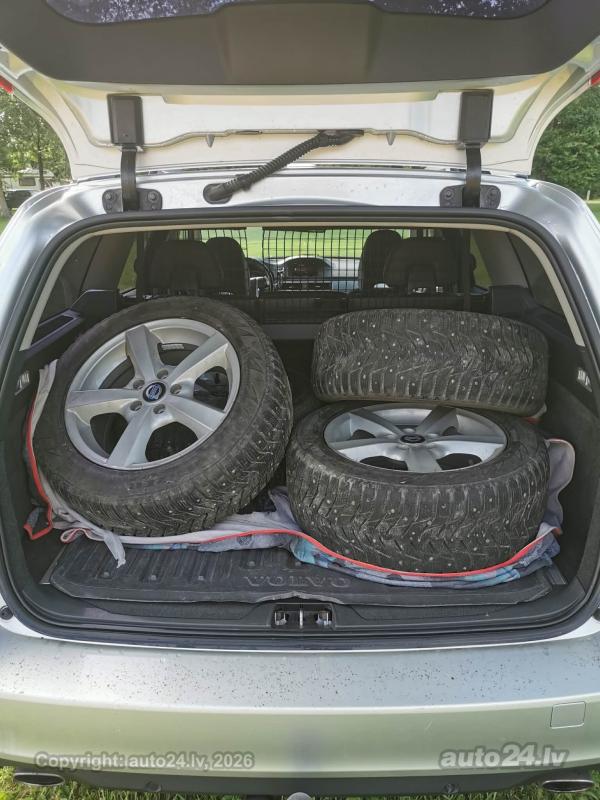 Pelēks Volvo V70 2014 Narva, ar dzinēja tilpumu 2.00 L un nobraukumu 398 tūkst. km par 6500 €, foto 9 vietnē AUTOMOTO.COM.LV