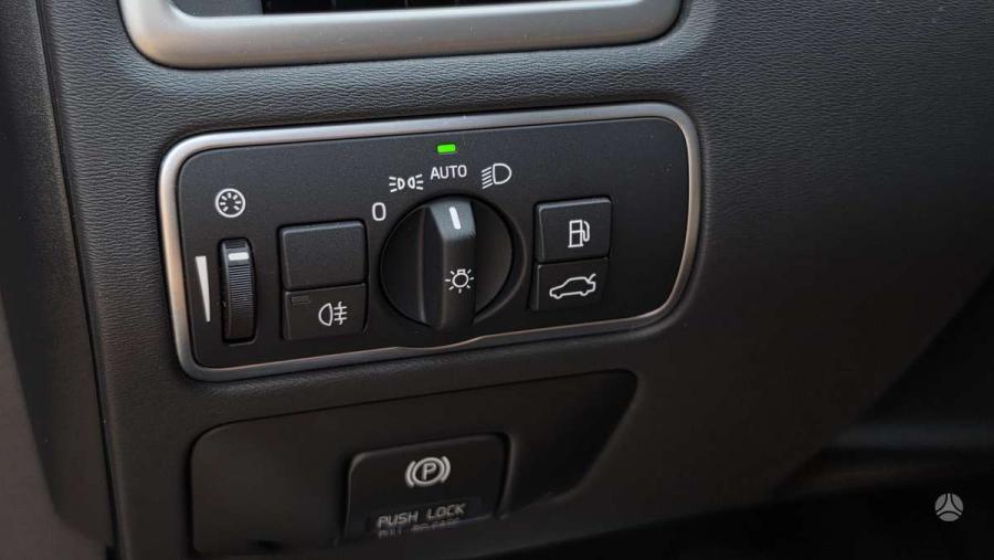 Pelēks Volvo V70 2014 Raseiniai, ar dzinēja tilpumu 1.97 L un nobraukumu 221 tūkst. km par 7279 €, foto 20 vietnē AUTOMOTO.COM.LV