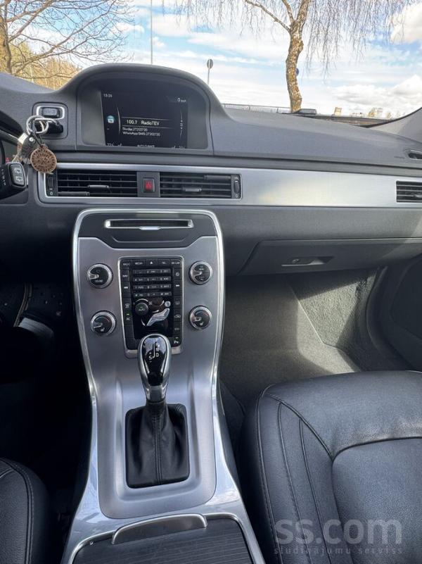 Pelēks Volvo V70 2014 Jelgava, ar dzinēja tilpumu 2.00 L un nobraukumu 266 tūkst. km par 8170 €, foto 10 vietnē AUTOMOTO.COM.LV