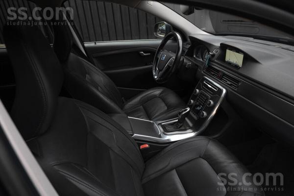 Grey Volvo V70 2014 in Jelgava, with an engine capacity of 2.00 L and mileage of 282 thousand km for 8700 €, photo 11 on AUTOMOTO.COM.LV