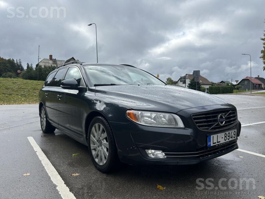 Grey Volvo V70 2014 in Aluksne, with an engine capacity of 2.00 L and mileage of 0 thousand km for 6500 €, photo 4 on AUTOMOTO.COM.LV