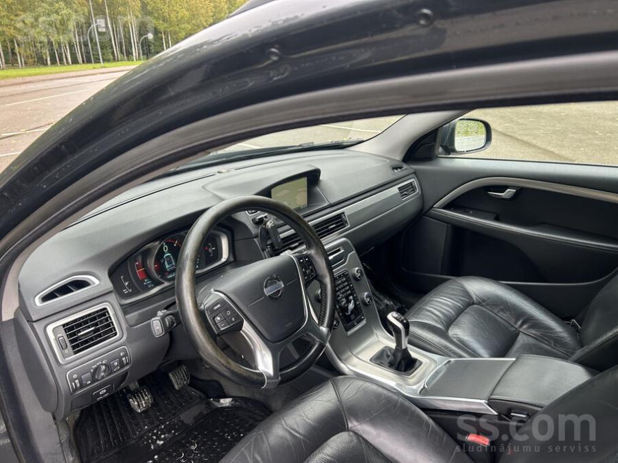 Grey Volvo V70 2014 in Aluksne, with an engine capacity of 2.00 L and mileage of 0 thousand km for 6500 €, photo 17 on AUTOMOTO.COM.LV