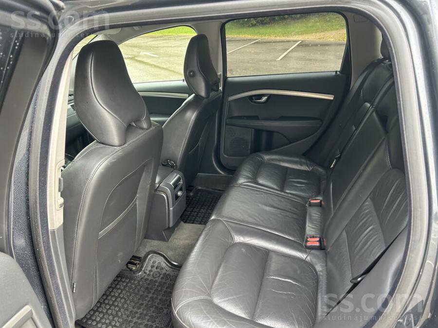 Grey Volvo V70 2014 in Aluksne, with an engine capacity of 2.00 L and mileage of 0 thousand km for 6500 €, photo 29 on AUTOMOTO.COM.LV