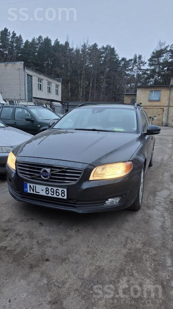 Grey Volvo V70 2014 in Riga, with an engine capacity of 2.00 L and mileage of 382 thousand km for 2500 €, photo 1 on AUTOMOTO.COM.LV