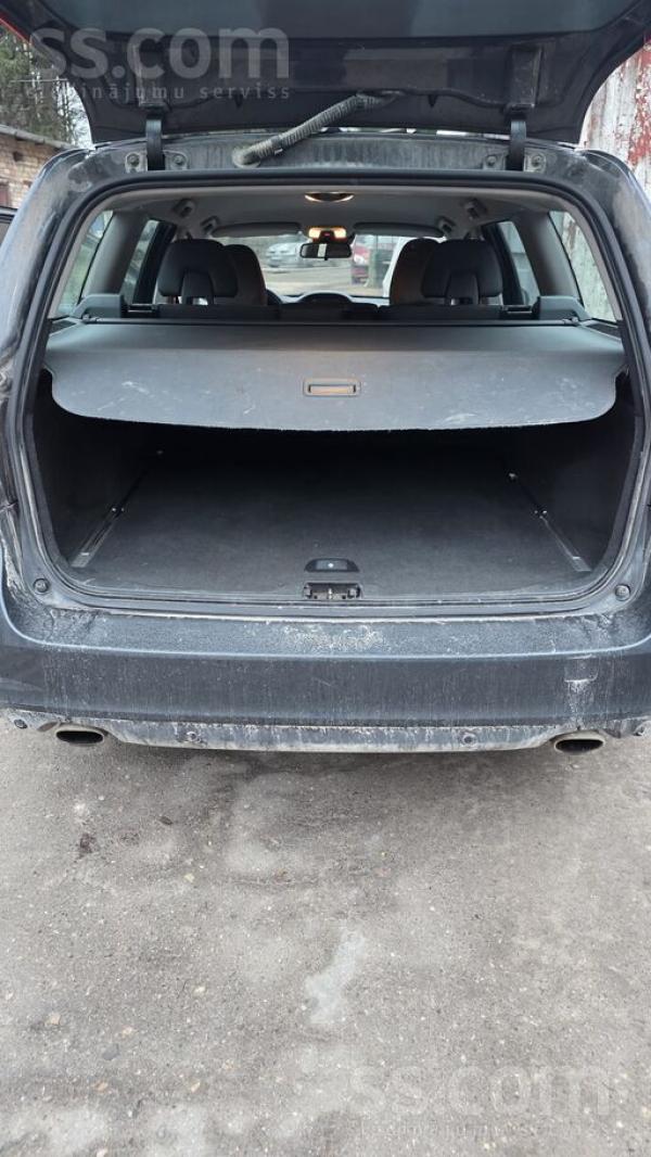 Grey Volvo V70 2014 in Riga, with an engine capacity of 2.00 L and mileage of 382 thousand km for 2500 €, photo 3 on AUTOMOTO.COM.LV