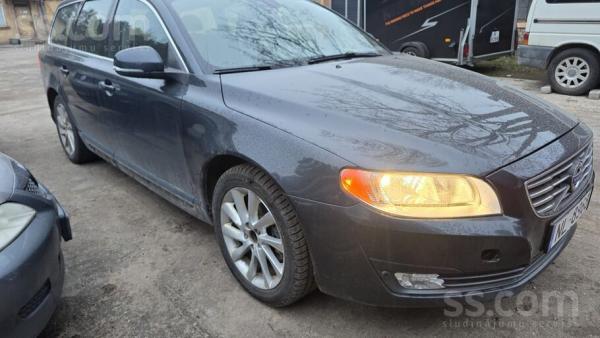 Grey Volvo V70 2014 in Riga, with an engine capacity of 2.00 L and mileage of 382 thousand km for 2500 €, photo 11 on AUTOMOTO.COM.LV