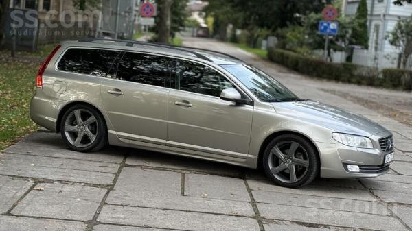 Volvo V70 2014 in Jurmala on AUTOMOTO.COM.LV Grey Volvo V70 2014 in Jurmala, with an engine capacity of 2.00 L and mileage of 0 thousand km for 6950 €, photo 9 on AUTOMOTO.COM.LV