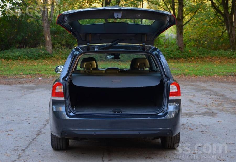 Pelēks Volvo V70 2014 Rīga, ar dzinēja tilpumu 2.00 L un nobraukumu 0 tūkst. km par 7390 €, foto 32 vietnē AUTOMOTO.COM.LV