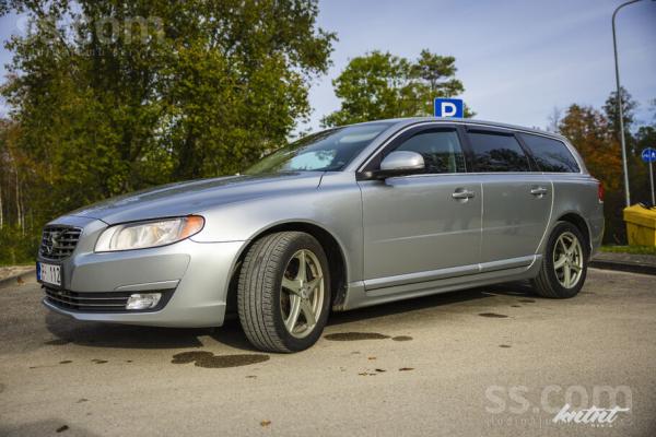 Pelēks Volvo V70 2014 Jelgava, ar dzinēja tilpumu 2.00 L un nobraukumu 320 tūkst. km par 6400 €, foto 3 vietnē AUTOMOTO.COM.LV