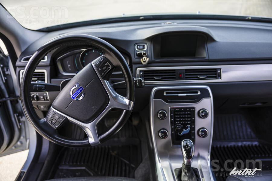 Pelēks Volvo V70 2014 Jelgava, ar dzinēja tilpumu 2.00 L un nobraukumu 320 tūkst. km par 6400 €, foto 14 vietnē AUTOMOTO.COM.LV